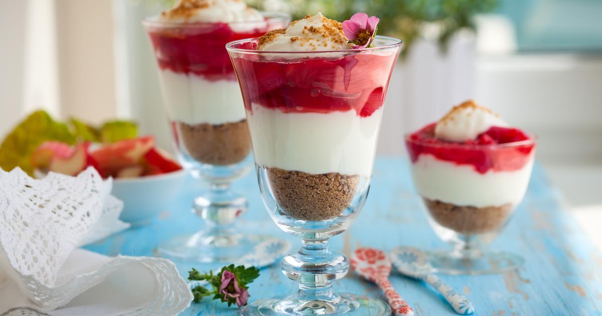 Brzi cheesecake bez pečenja sa šumskim voćem